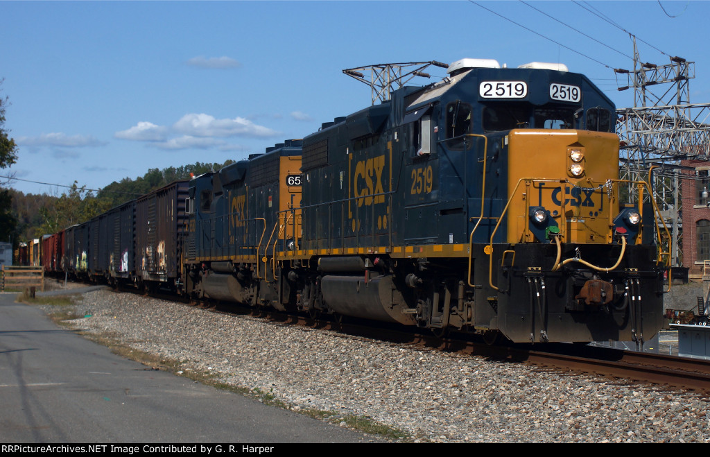 CSXT 2519 and 6550 bring the H74404 back to Lynchburg.